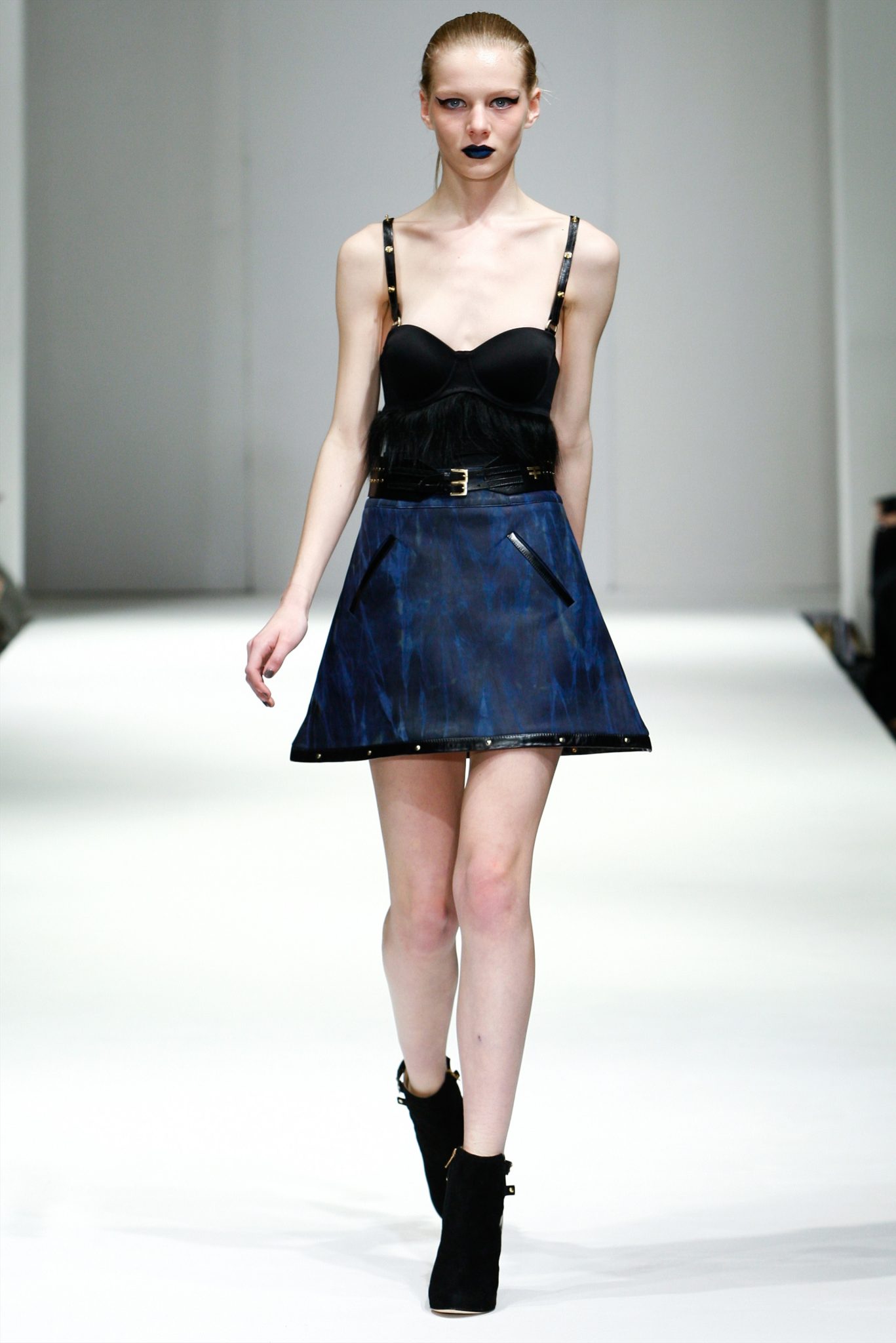 Mastering the Art of Runway Modeling: Tips from DXC Model Academy – DXC ...